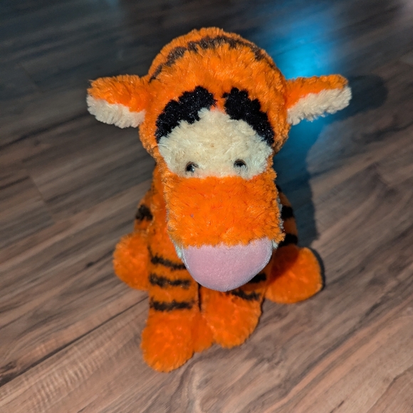 Disney | Toys | Disney Tigger Stuffed Animal Medium Sized Tigger ...